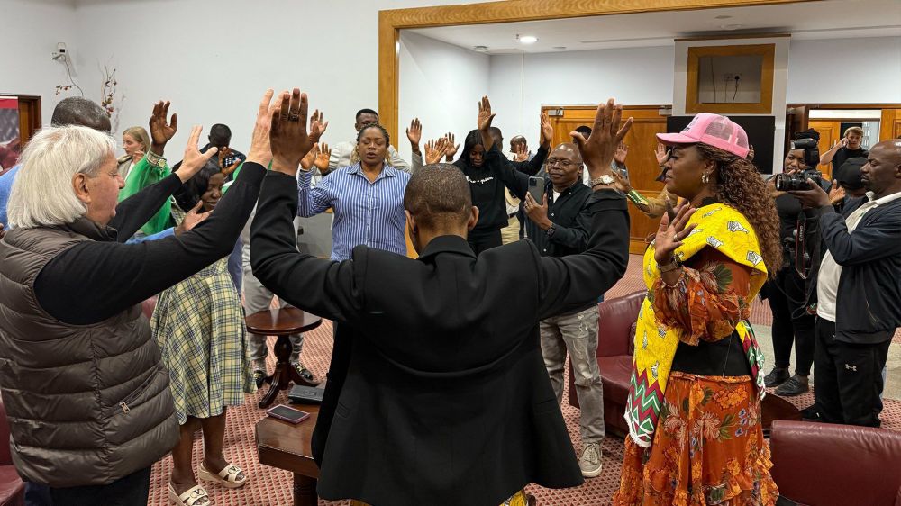 Pastor Benny Hinn Arrives in Zimbabwe to a Hero’s Welcome Ahead of ...